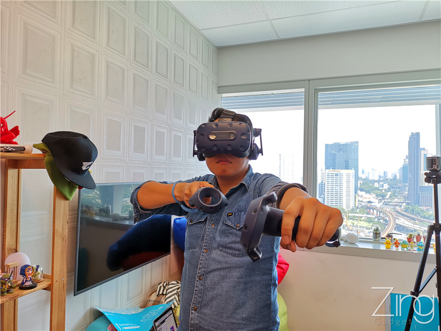 【开箱&教程】手把手教你怎样玩HTC Vive Pro，一起进入既帅气又中二的VR世界！