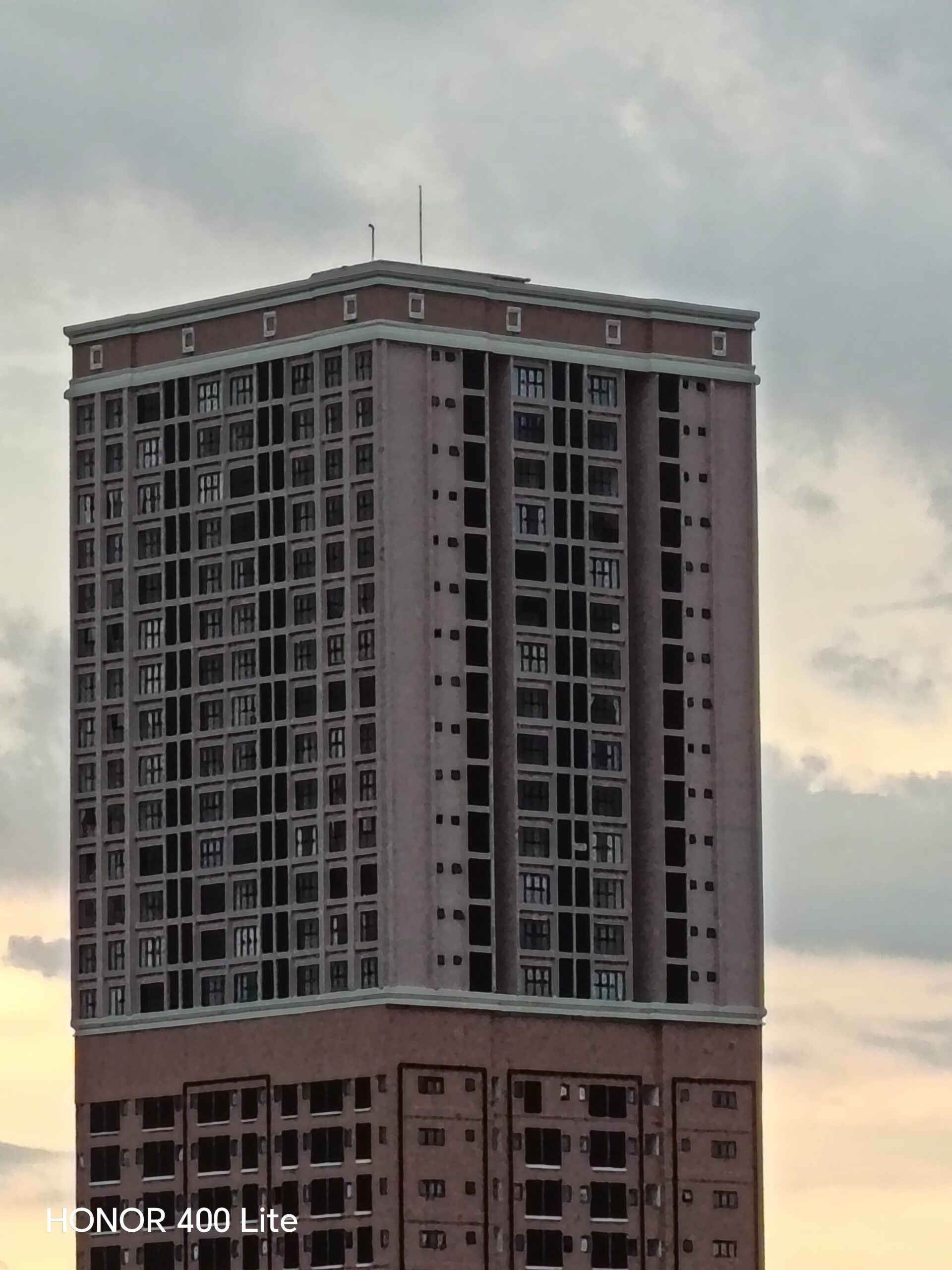 HONOR 400 Lite评测：外观有质感，拍照表现亮眼，自带Camera Button真的好用？ - Zing Gadget